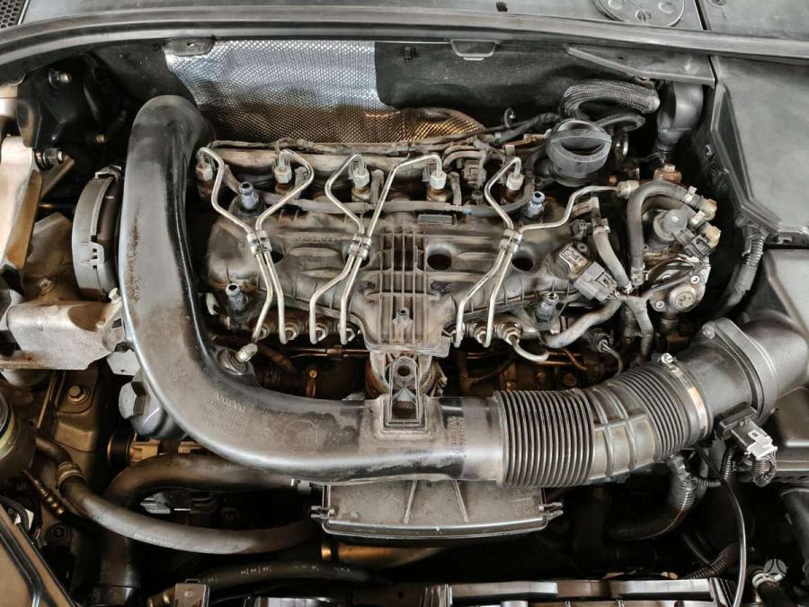 Grey Volvo V70 2015 in Ukmerge, with an engine capacity of 1.98 L and mileage of 289 thousand km for 4800 €, photo 14 on AUTOMOTO.COM.LV