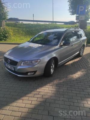 Pelēks Volvo V70 2015 Daugavpils, ar dzinēja tilpumu 2.00 L un nobraukumu 317 tūkst. km par 5200 €, foto  vietnē AUTOMOTO.COM.LV