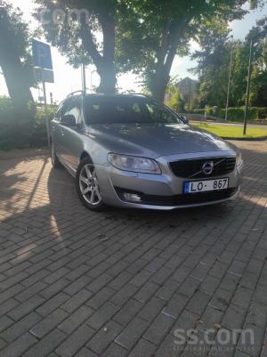 Grey Volvo V70 2015 in Daugavpils, with an engine capacity of 2.00 L and mileage of 317 thousand km for 5200 €, photo 3 on AUTOMOTO.COM.LV
