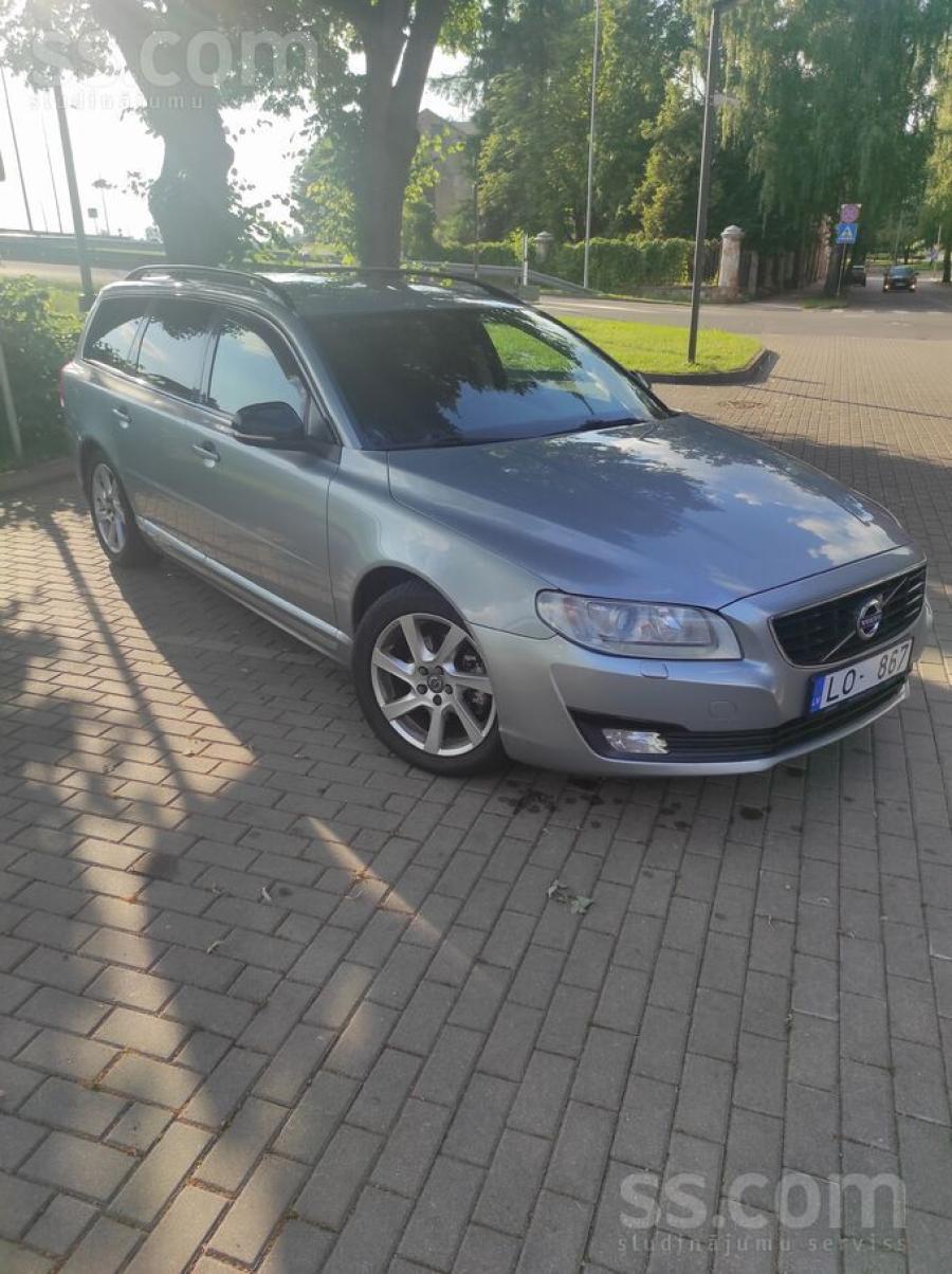 Grey Volvo V70 2015 in Daugavpils, with an engine capacity of 2.00 L and mileage of 317 thousand km for 5200 €, photo 4 on AUTOMOTO.COM.LV