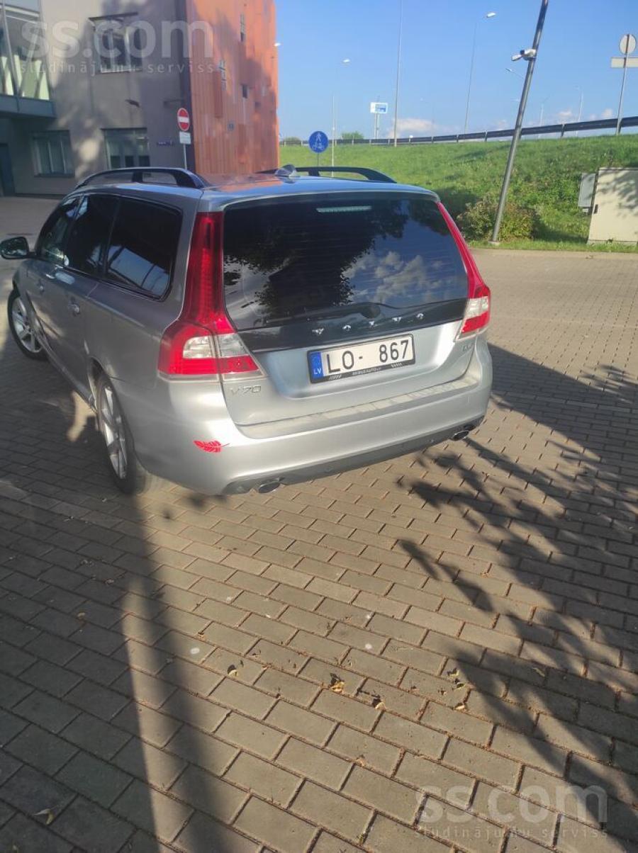 Grey Volvo V70 2015 in Daugavpils, with an engine capacity of 2.00 L and mileage of 317 thousand km for 5200 €, photo 5 on AUTOMOTO.COM.LV