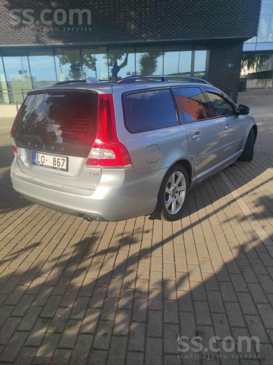 Grey Volvo V70 2015 in Daugavpils, with an engine capacity of 2.00 L and mileage of 317 thousand km for 5200 €, photo 6 on AUTOMOTO.COM.LV