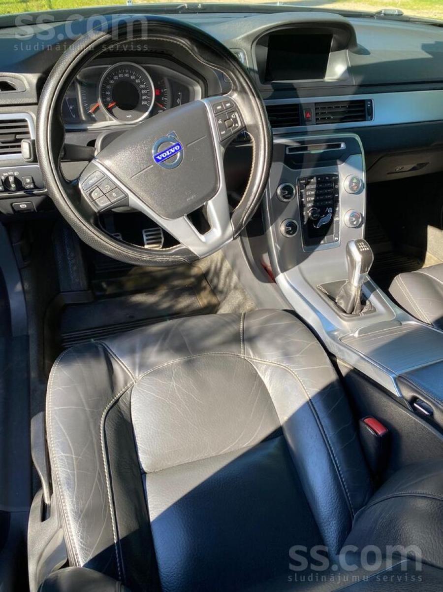Grey Volvo V70 2015 in Daugavpils, with an engine capacity of 2.00 L and mileage of 317 thousand km for 5200 €, photo 9 on AUTOMOTO.COM.LV
