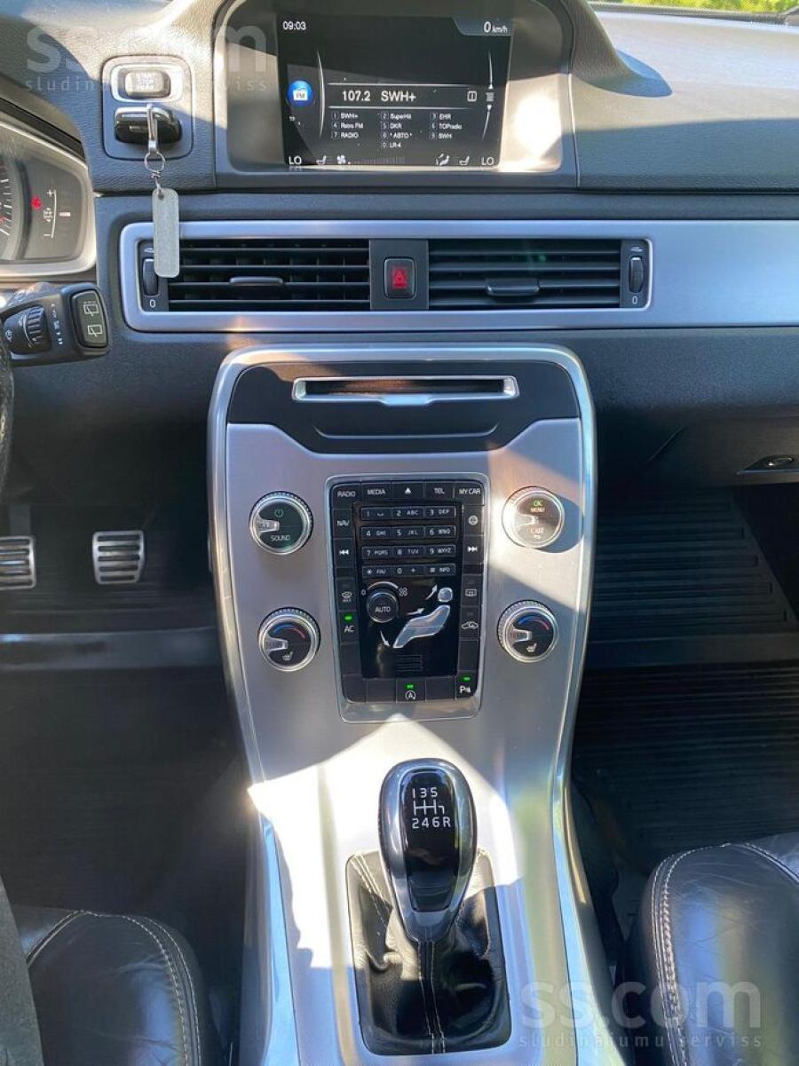 Grey Volvo V70 2015 in Daugavpils, with an engine capacity of 2.00 L and mileage of 317 thousand km for 5200 €, photo 12 on AUTOMOTO.COM.LV