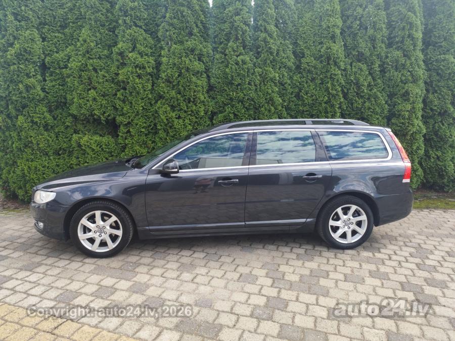 Grey Volvo V70 2015 in Paide, with an engine capacity of 2.00 L and mileage of 293 thousand km for 7990 €, photo 4 on AUTOMOTO.COM.LV