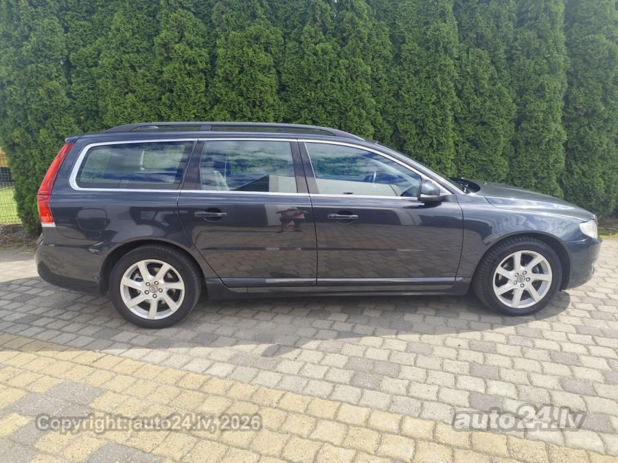 Grey Volvo V70 2015 in Paide, with an engine capacity of 2.00 L and mileage of 293 thousand km for 7990 €, photo 9 on AUTOMOTO.COM.LV