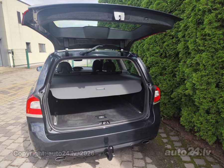 Grey Volvo V70 2015 in Paide, with an engine capacity of 2.00 L and mileage of 293 thousand km for 7990 €, photo 14 on AUTOMOTO.COM.LV