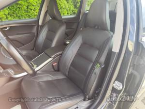 Grey Volvo V70 2015 in Paide, with an engine capacity of 2.00 L and mileage of 293 thousand km for 7990 €, photo 19 on AUTOMOTO.COM.LV