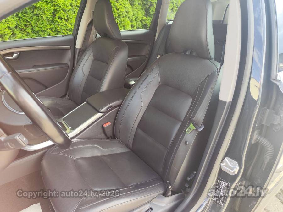 Grey Volvo V70 2015 in Paide, with an engine capacity of 2.00 L and mileage of 293 thousand km for 7990 €, photo 19 on AUTOMOTO.COM.LV