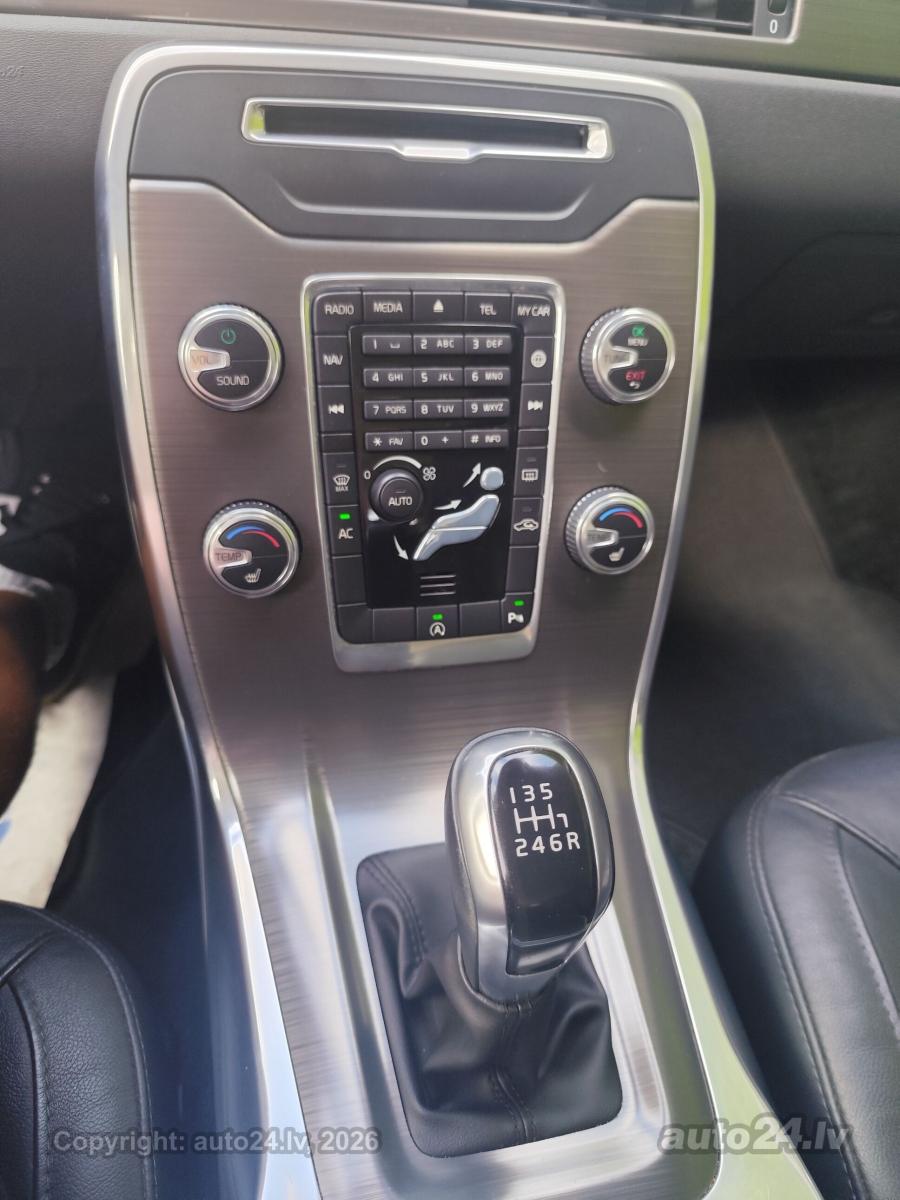 Grey Volvo V70 2015 in Paide, with an engine capacity of 2.00 L and mileage of 293 thousand km for 7990 €, photo 27 on AUTOMOTO.COM.LV