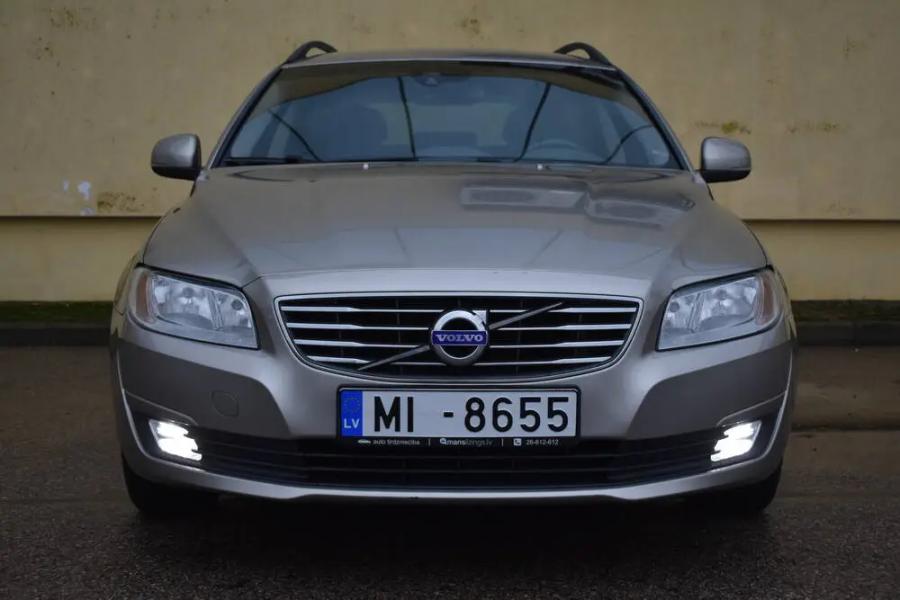 Pelēks Volvo V70 2015 Talsi, ar dzinēja tilpumu 2.00 L un nobraukumu 245 tūkst. km par 5400 €, foto 4 vietnē AUTOMOTO.COM.LV