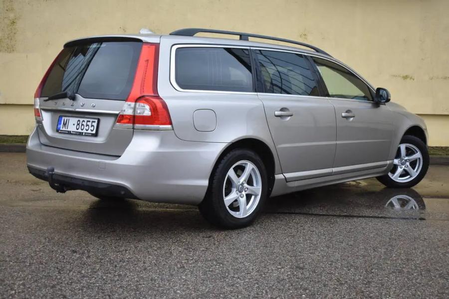 Pelēks Volvo V70 2015 Talsi, ar dzinēja tilpumu 2.00 L un nobraukumu 245 tūkst. km par 5400 €, foto 6 vietnē AUTOMOTO.COM.LV