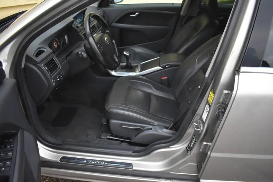 Pelēks Volvo V70 2015 Talsi, ar dzinēja tilpumu 2.00 L un nobraukumu 245 tūkst. km par 5400 €, foto 7 vietnē AUTOMOTO.COM.LV