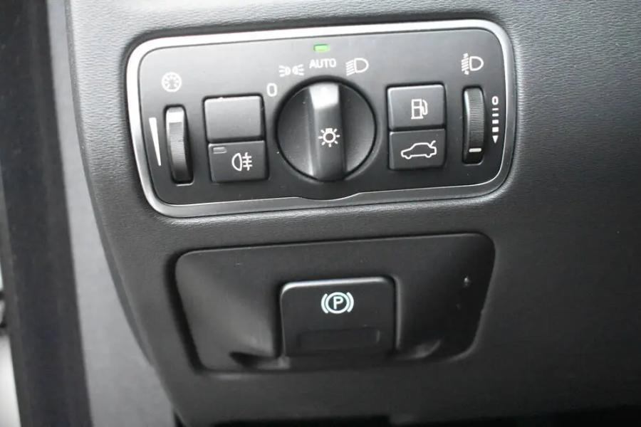 Pelēks Volvo V70 2015 Talsi, ar dzinēja tilpumu 2.00 L un nobraukumu 245 tūkst. km par 5400 €, foto 12 vietnē AUTOMOTO.COM.LV