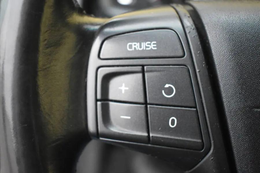 Pelēks Volvo V70 2015 Talsi, ar dzinēja tilpumu 2.00 L un nobraukumu 245 tūkst. km par 5400 €, foto 13 vietnē AUTOMOTO.COM.LV