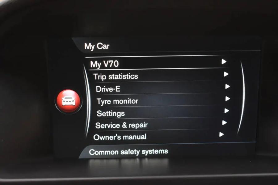 Pelēks Volvo V70 2015 Talsi, ar dzinēja tilpumu 2.00 L un nobraukumu 245 tūkst. km par 5400 €, foto 16 vietnē AUTOMOTO.COM.LV