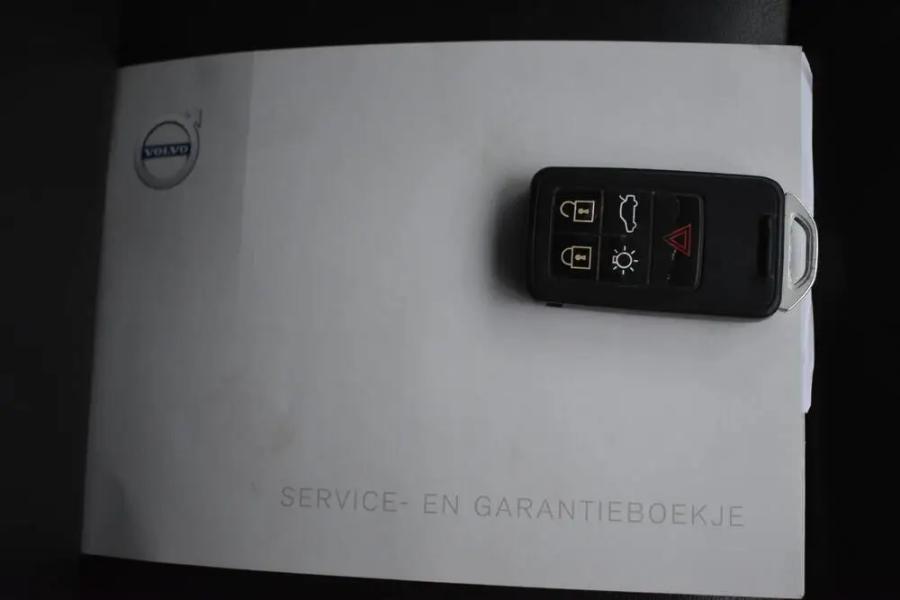 Pelēks Volvo V70 2015 Talsi, ar dzinēja tilpumu 2.00 L un nobraukumu 245 tūkst. km par 5400 €, foto 20 vietnē AUTOMOTO.COM.LV