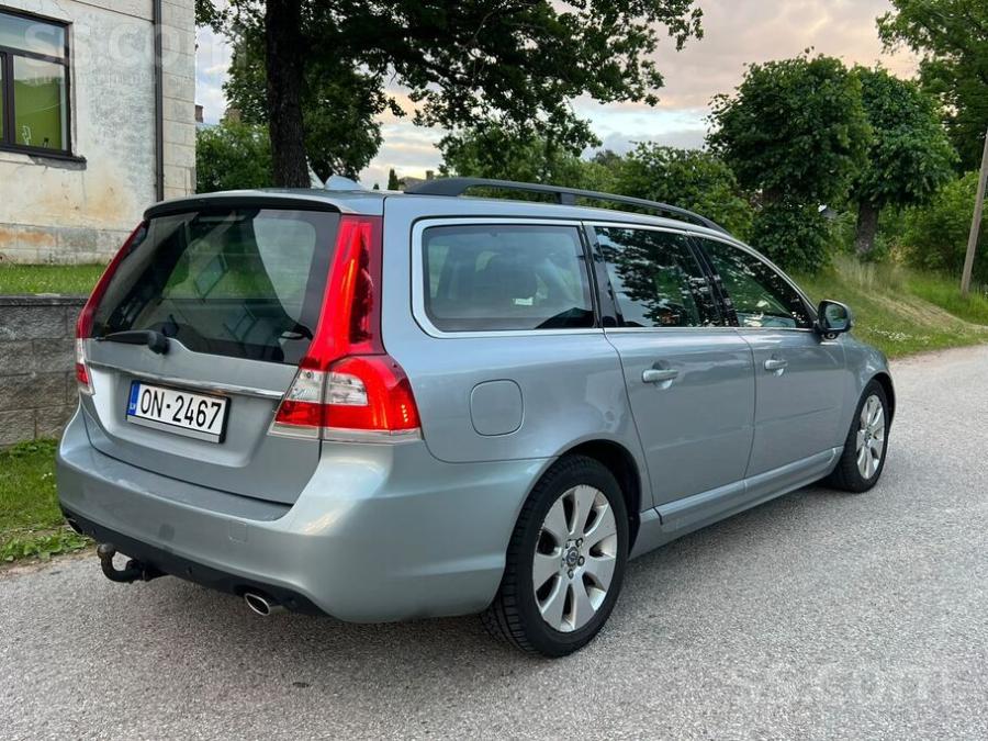 Pelēks Volvo V70 2015 Gulbene, ar dzinēja tilpumu 2.00 L un nobraukumu 240 tūkst. km par 6250 €, foto 5 vietnē AUTOMOTO.COM.LV