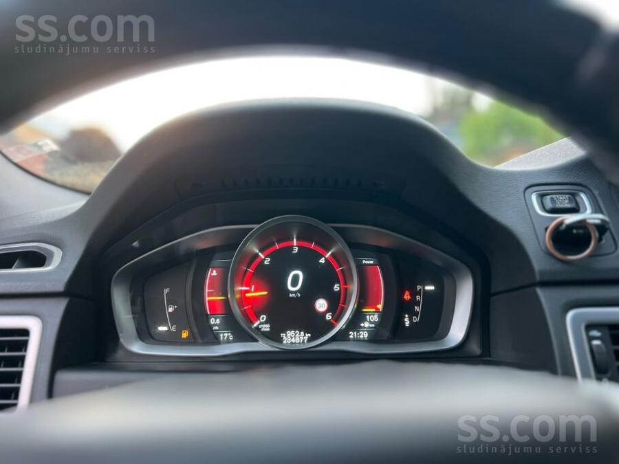 Pelēks Volvo V70 2015 Gulbene, ar dzinēja tilpumu 2.00 L un nobraukumu 240 tūkst. km par 6250 €, foto 8 vietnē AUTOMOTO.COM.LV