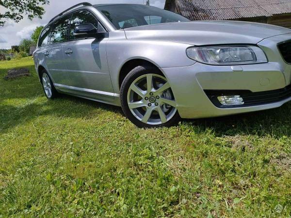 Grey Volvo V70 2015 in Varena, with an engine capacity of 1.98 L and mileage of 310 thousand km for 7150 €, photo 2 on AUTOMOTO.COM.LV