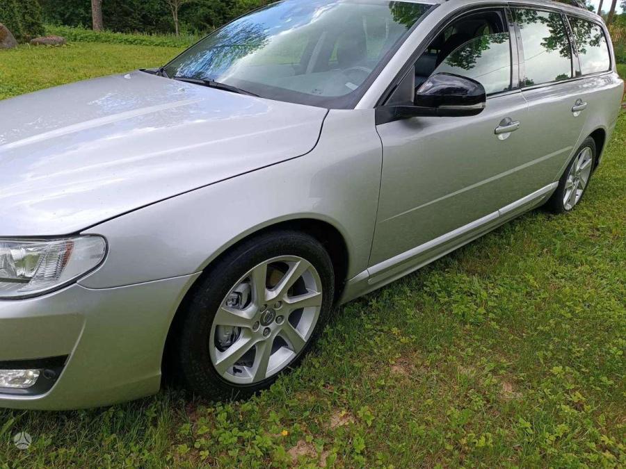 Grey Volvo V70 2015 in Varena, with an engine capacity of 1.98 L and mileage of 310 thousand km for 7150 €, photo 4 on AUTOMOTO.COM.LV