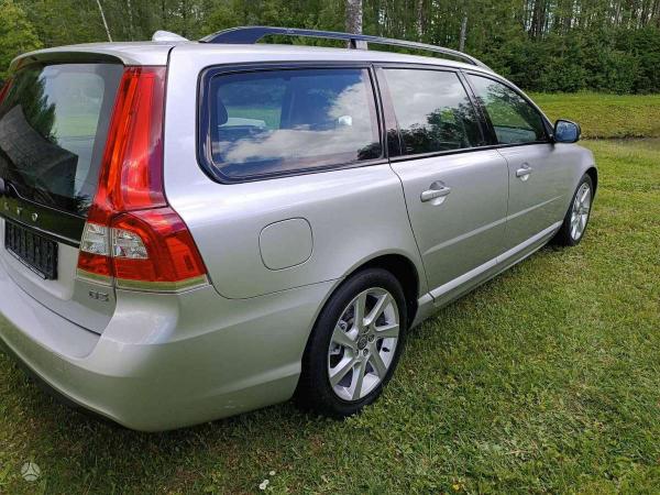 Grey Volvo V70 2015 in Varena, with an engine capacity of 1.98 L and mileage of 310 thousand km for 7150 €, photo 5 on AUTOMOTO.COM.LV