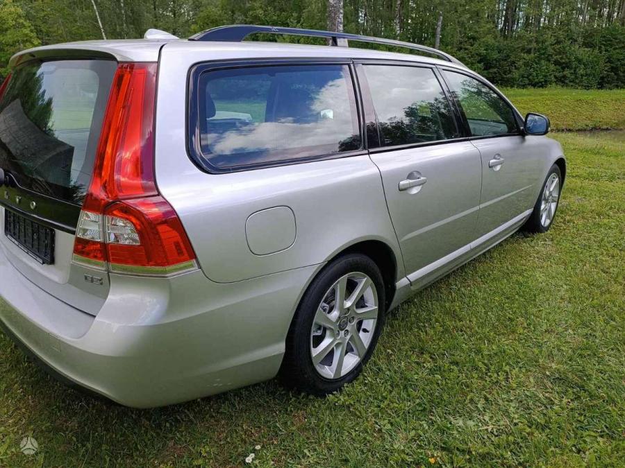 Grey Volvo V70 2015 in Varena, with an engine capacity of 1.98 L and mileage of 310 thousand km for 7150 €, photo 6 on AUTOMOTO.COM.LV