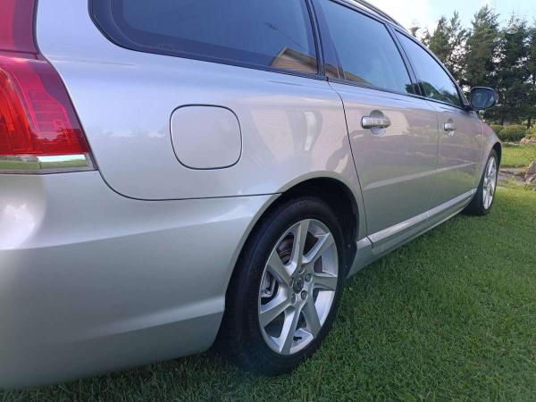 Grey Volvo V70 2015 in Varena, with an engine capacity of 1.98 L and mileage of 310 thousand km for 7150 €, photo 7 on AUTOMOTO.COM.LV