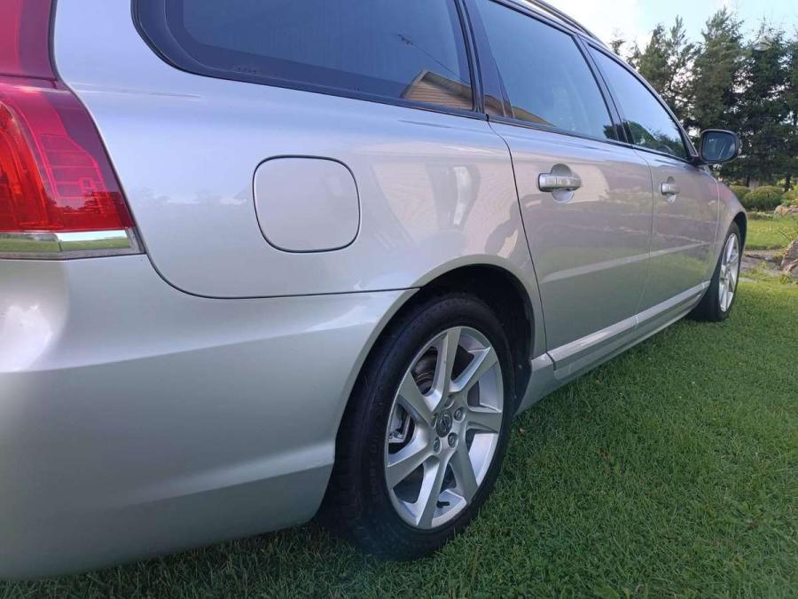 Grey Volvo V70 2015 in Varena, with an engine capacity of 1.98 L and mileage of 310 thousand km for 7150 €, photo 8 on AUTOMOTO.COM.LV