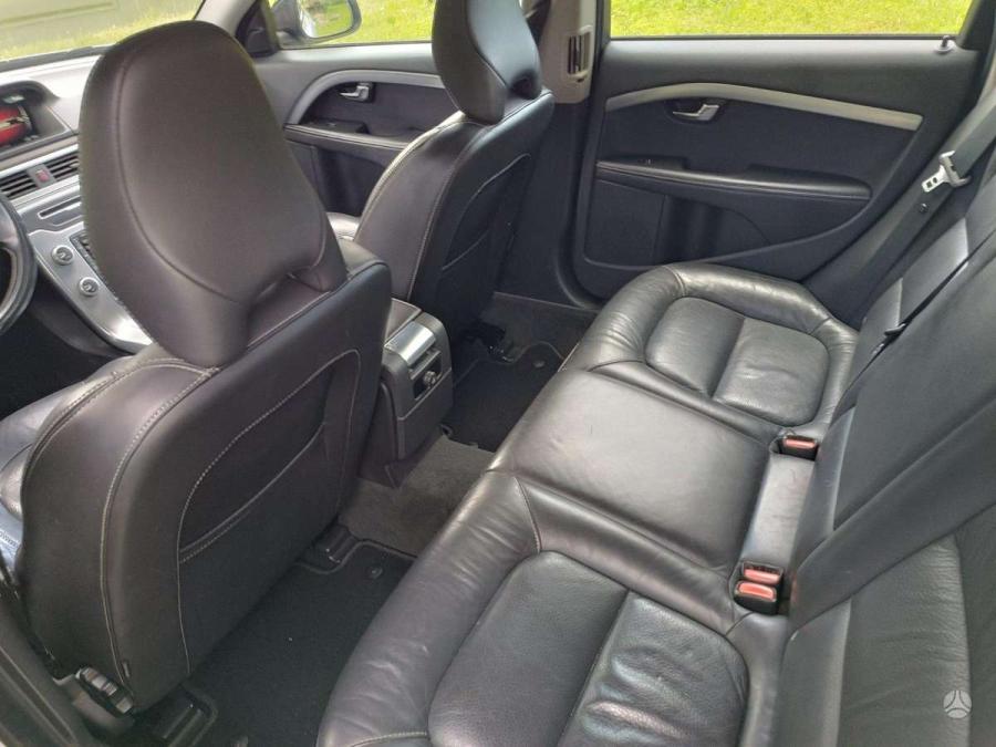 Grey Volvo V70 2015 in Varena, with an engine capacity of 1.98 L and mileage of 310 thousand km for 7150 €, photo 12 on AUTOMOTO.COM.LV