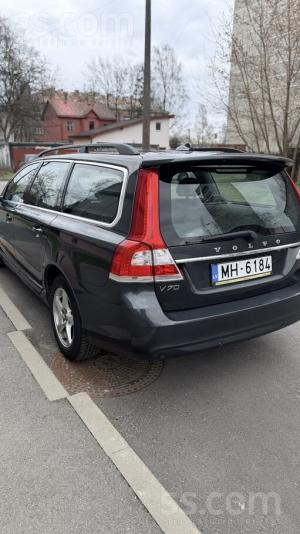 Grey Volvo V70 2015 in Riga, with an engine capacity of 2.00 L and mileage of 246 thousand km for 7300 €, photo 4 on AUTOMOTO.COM.LV