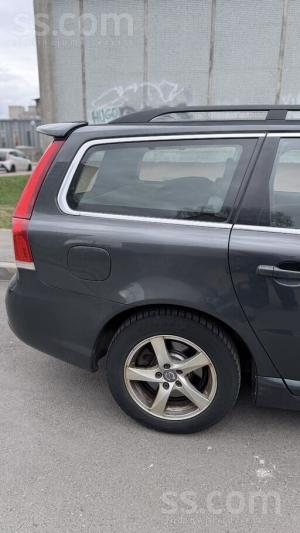 Grey Volvo V70 2015 in Riga, with an engine capacity of 2.00 L and mileage of 246 thousand km for 7300 €, photo 5 on AUTOMOTO.COM.LV