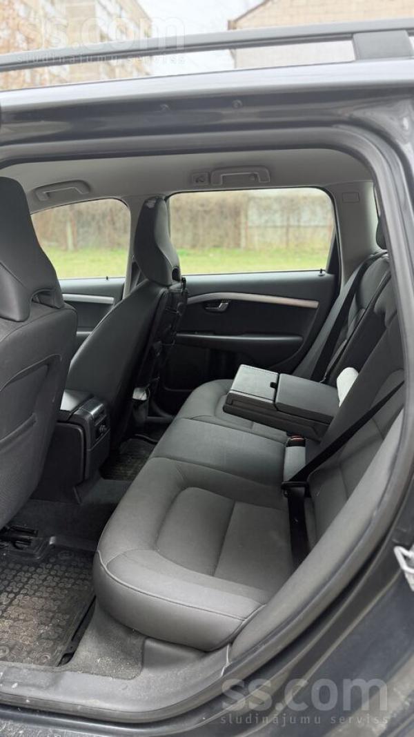 Pelēks Volvo V70 2015 Rīga, ar dzinēja tilpumu 2.00 L un nobraukumu 246 tūkst. km par 7300 €, foto 6 vietnē AUTOMOTO.COM.LV
