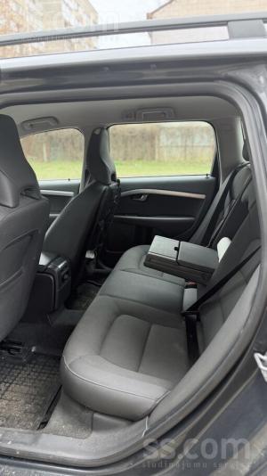 Grey Volvo V70 2015 in Riga, with an engine capacity of 2.00 L and mileage of 246 thousand km for 7300 €, photo 6 on AUTOMOTO.COM.LV