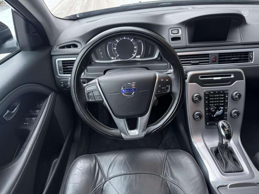Pelēks Volvo V70 2016 Alīta, ar dzinēja tilpumu 1.98 L un nobraukumu 274 tūkst. km par 7750 €, foto 21 vietnē AUTOMOTO.COM.LV