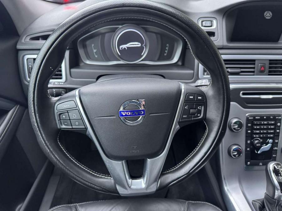 Pelēks Volvo V70 2016 Alīta, ar dzinēja tilpumu 1.98 L un nobraukumu 274 tūkst. km par 7750 €, foto 24 vietnē AUTOMOTO.COM.LV
