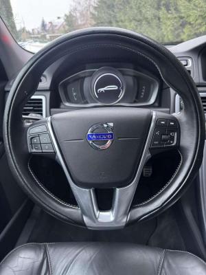 Pelēks Volvo V70 2016 Alīta, ar dzinēja tilpumu 1.98 L un nobraukumu 274 tūkst. km par 7750 €, foto 28 vietnē AUTOMOTO.COM.LV