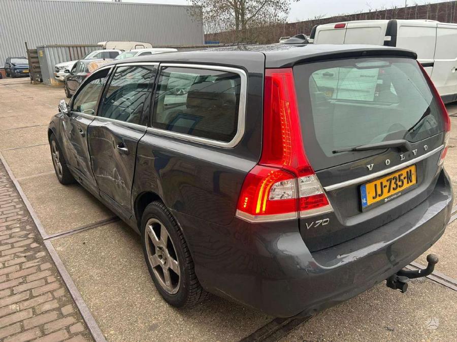 Pelēks Volvo V70 2016 Prienai, ar dzinēja tilpumu 1.97 L un nobraukumu 294 tūkst. km par 7700 €, foto 4 vietnē AUTOMOTO.COM.LV
