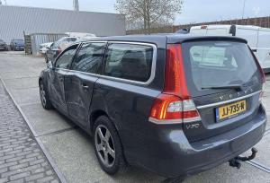 Pelēks Volvo V70 2016 Prienai, ar dzinēja tilpumu 1.97 L un nobraukumu 294 tūkst. km par 7700 €, foto 22 vietnē AUTOMOTO.COM.LV