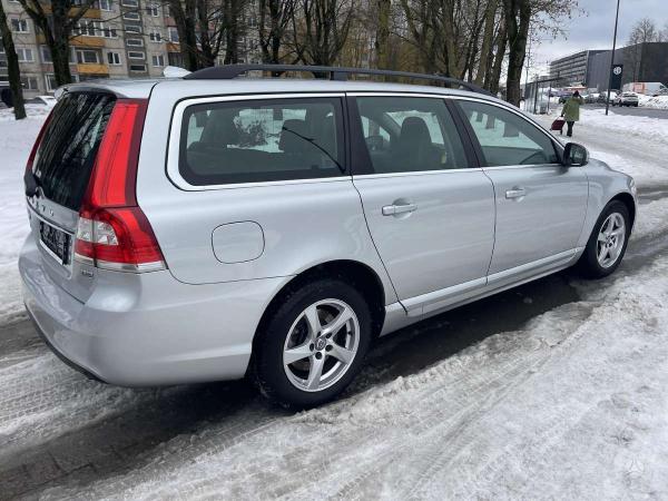 Pelēks Volvo V70 2016 Kauņa, ar dzinēja tilpumu 1.97 L un nobraukumu 200 tūkst. km par 6750 €, foto 9 vietnē AUTOMOTO.COM.LV