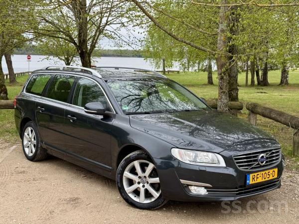 Grey Volvo V70 2016 in Riga, with an engine capacity of 2.00 L and mileage of 278 thousand km for 6980 €, photo 1 on AUTOMOTO.COM.LV