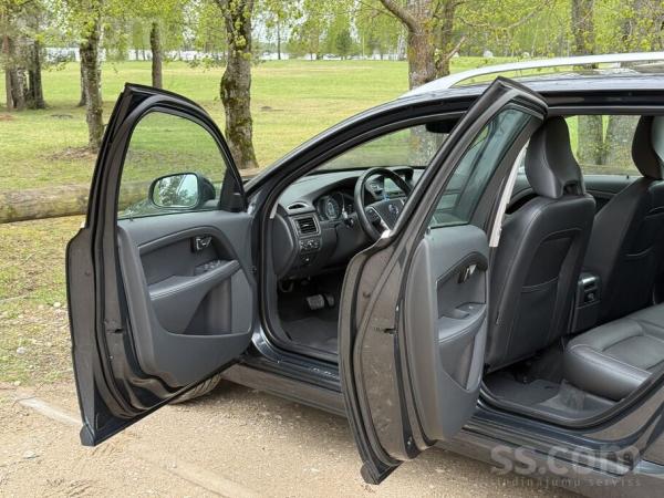 Grey Volvo V70 2016 in Riga, with an engine capacity of 2.00 L and mileage of 278 thousand km for 6980 €, photo 7 on AUTOMOTO.COM.LV