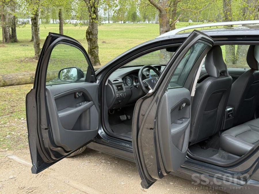 Pelēks Volvo V70 2016 Rīga, ar dzinēja tilpumu 2.00 L un nobraukumu 278 tūkst. km par 6980 €, foto 8 vietnē AUTOMOTO.COM.LV