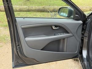 Pelēks Volvo V70 2016 Rīga, ar dzinēja tilpumu 2.00 L un nobraukumu 278 tūkst. km par 6980 €, foto 9 vietnē AUTOMOTO.COM.LV