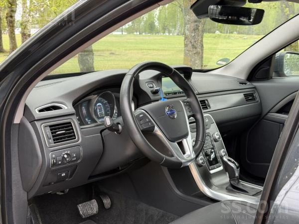 Grey Volvo V70 2016 in Riga, with an engine capacity of 2.00 L and mileage of 278 thousand km for 6980 €, photo 9 on AUTOMOTO.COM.LV