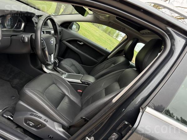 Grey Volvo V70 2016 in Riga, with an engine capacity of 2.00 L and mileage of 278 thousand km for 6980 €, photo 10 on AUTOMOTO.COM.LV