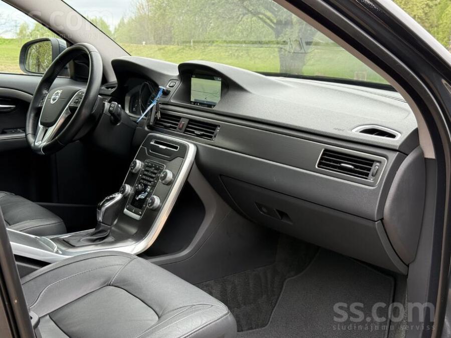 Pelēks Volvo V70 2016 Rīga, ar dzinēja tilpumu 2.00 L un nobraukumu 278 tūkst. km par 6980 €, foto 19 vietnē AUTOMOTO.COM.LV