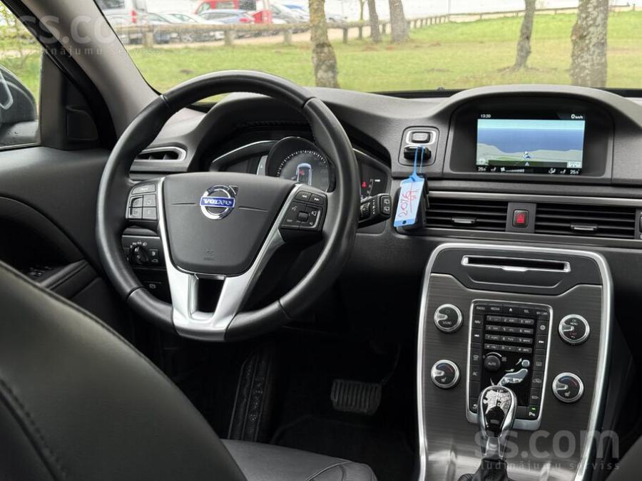 Pelēks Volvo V70 2016 Rīga, ar dzinēja tilpumu 2.00 L un nobraukumu 278 tūkst. km par 6980 €, foto 21 vietnē AUTOMOTO.COM.LV
