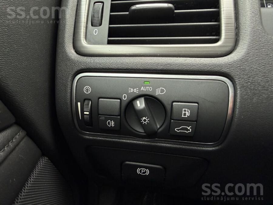 Pelēks Volvo V70 2016 Rīga, ar dzinēja tilpumu 2.00 L un nobraukumu 278 tūkst. km par 6980 €, foto 24 vietnē AUTOMOTO.COM.LV