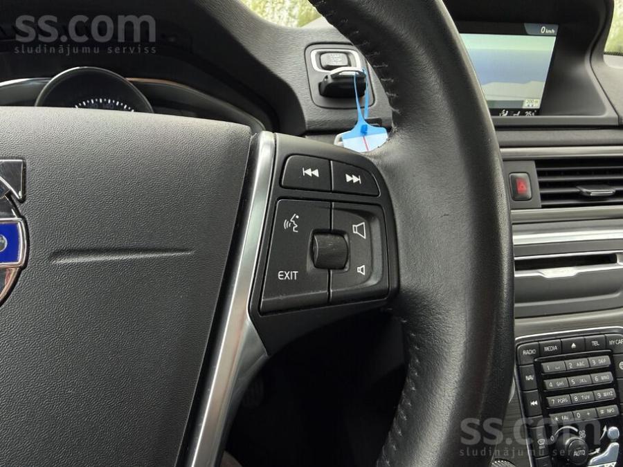 Pelēks Volvo V70 2016 Rīga, ar dzinēja tilpumu 2.00 L un nobraukumu 278 tūkst. km par 6980 €, foto 26 vietnē AUTOMOTO.COM.LV